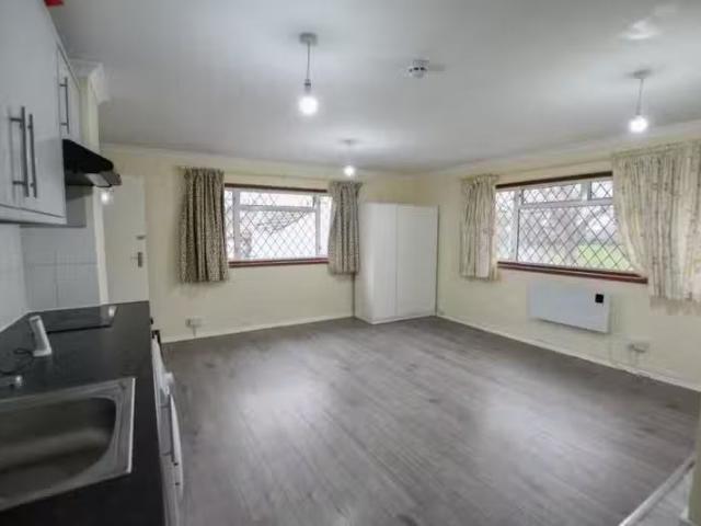 New 1 BA Studio flat for rent in Great Queen Street, Dartford.
