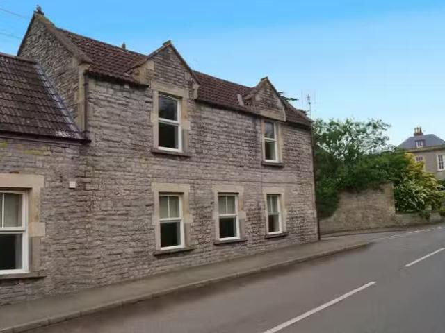 Cheap 1 BA Studio flat for rent in High Street, Evercreech, BA4