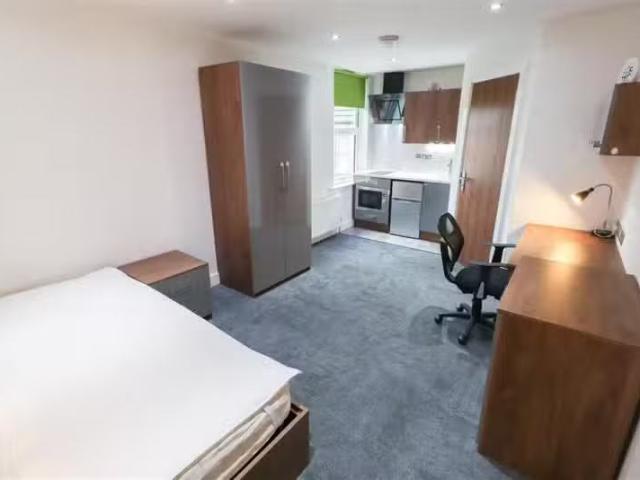 Just in! 1 BA Studio flat for rent in Queens Road, City Centre.