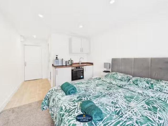 Just in! 1 BA Studio flat for rent in Selbourne Court, Bulls H.