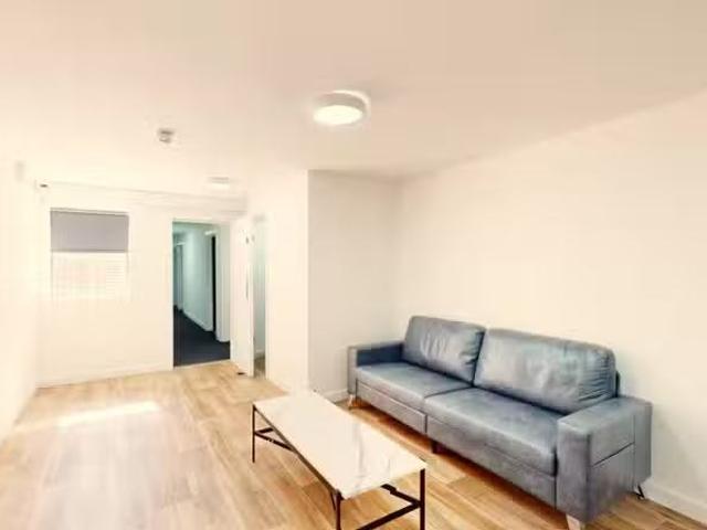 New 1 BA Studio flat for rent in Studio 17, 1 Twyning Rd, Stir.