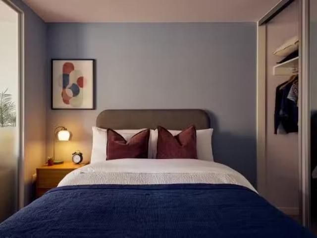 Charming 1 BA Studio flat for rent in Suffolk Street Queensway.