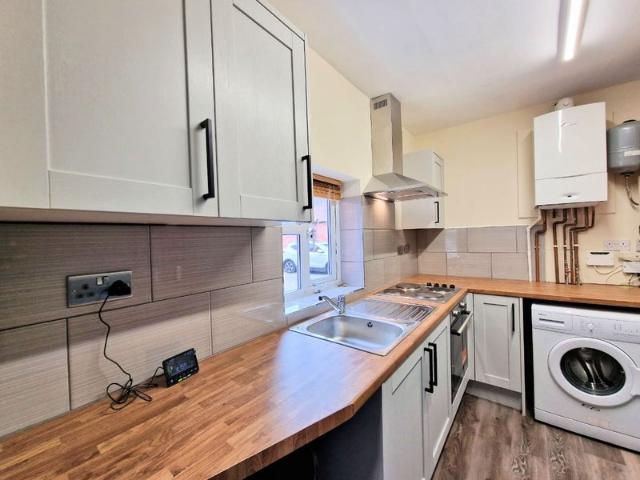 NEW 1 Bed Flat Near Northfield Train Station!