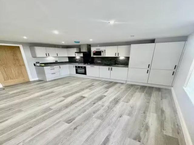 Just in! 1 bedroom apartment for rent in 802 Birkenshaw Road.