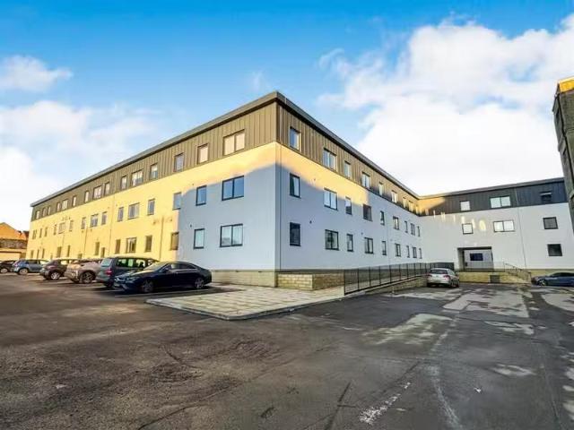 Cheap 1 bedroom apartment for rent in Bingley Road, Bradford.