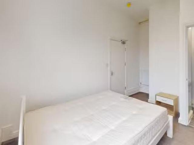 Charming 1 bedroom apartment for rent in Birch Street, West Mi.