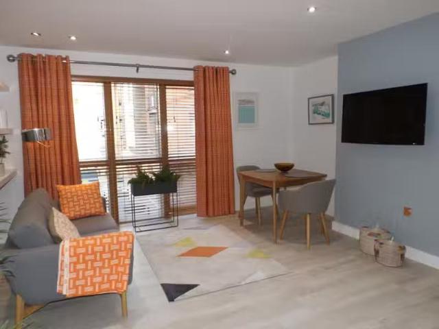Cheap 1 bedroom apartment for rent in Canal Wharf, B1