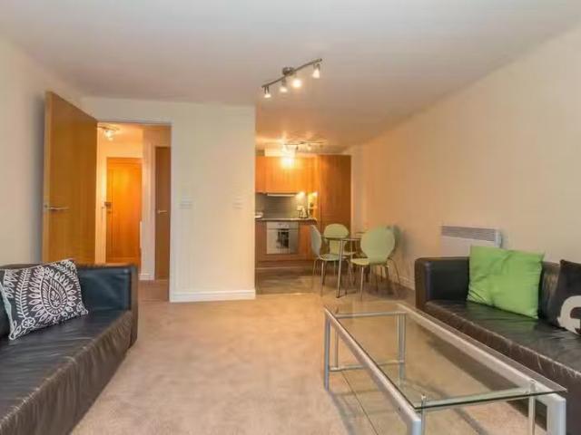 Unique 1 bedroom apartment for rent in Centenary Plaza, Hollid.
