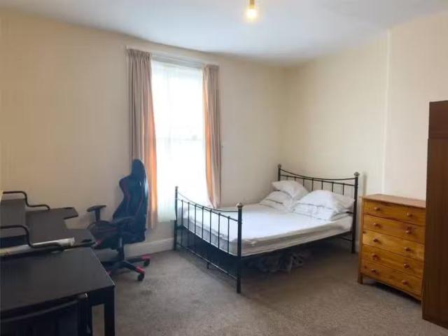 Cozy 1 bedroom apartment for rent in Chelsea Road, Bath, Somer.