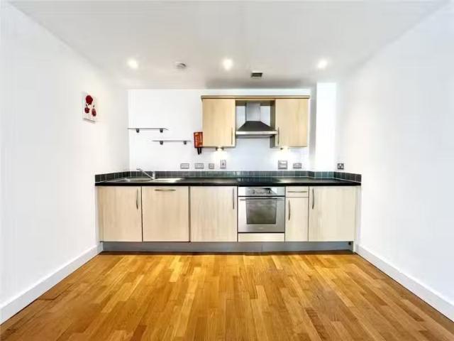 Cozy 1 bedroom apartment for rent in City Centre, Thomas Court.