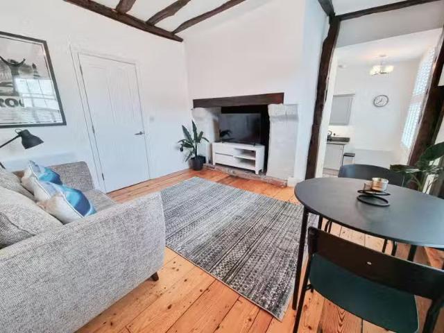 Cozy 1 bedroom apartment for rent in Half Moon House, Clare, C.