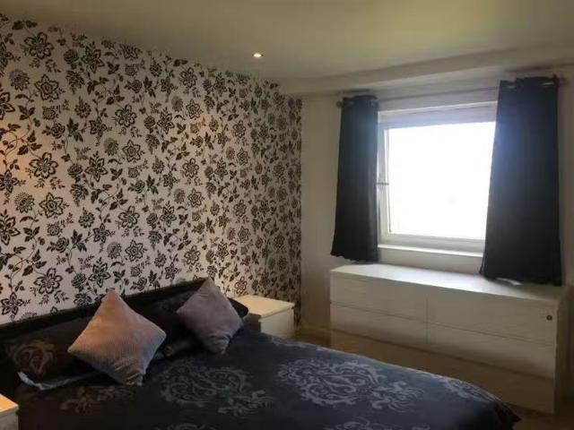 For Rent! 1 bedroom apartment for rent in Masshouse Plaza, Bir.