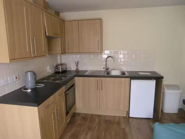 Charming 1 bedroom end of terrace house for rent in Belgrave R.