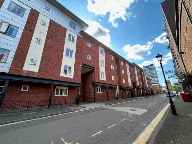 Charming 1 bedroom flat for rent in Saturday Bridge, Gas Stree.
