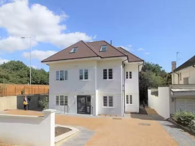 Cheap 1 bedroom flat for rent in The Grove, Edgware, Middleint.
