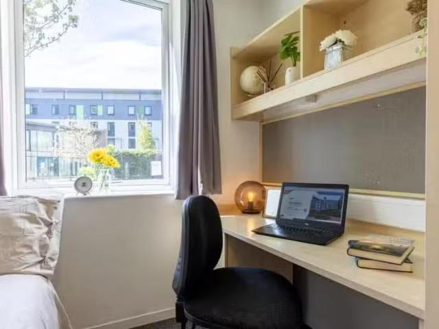 For Rent! 1 bedroom flat share for rent in Bradford student S.