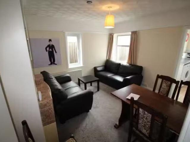 Cheap 1 bedroom house share for rent in Goring Road,, Colches.