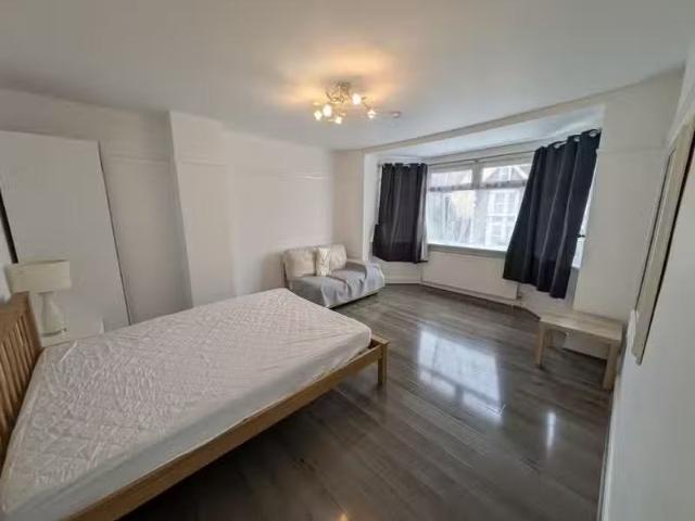 New 1 bedroom house share for rent in Room 1 front, BS16