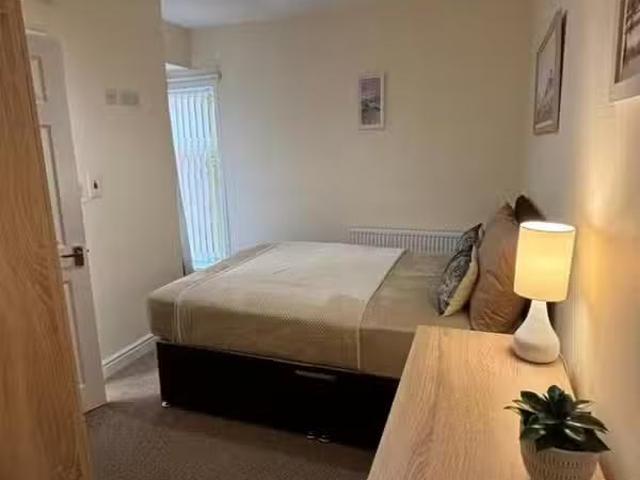 Cheap 1 bedroom house share for rent in Woodlands Road, Woodla.