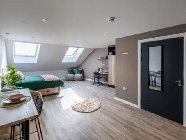 Charming 1 bedroom private hall for rent in Murieston Crescent.
