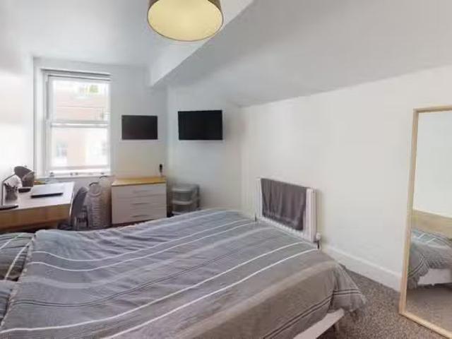 New 1 bedroom terraced house for rent in Room 13, Hotwell Road.