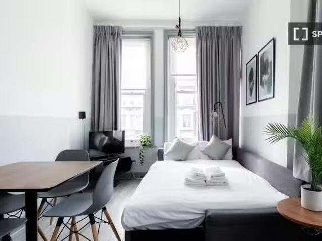 Unique 1 BR 1 Bedroom Apartment for rent in Earl's Court, London