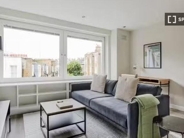 Cheap 1 BR 2 bedroom apartment for rent in Campden, London