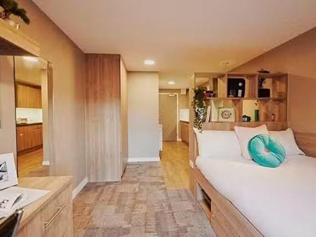 New 1 BR The Combworks Bronze Studio