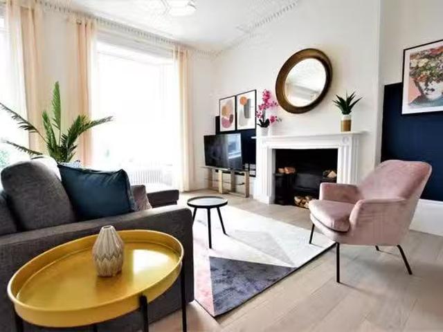 Deal! 1 BR Triangle West