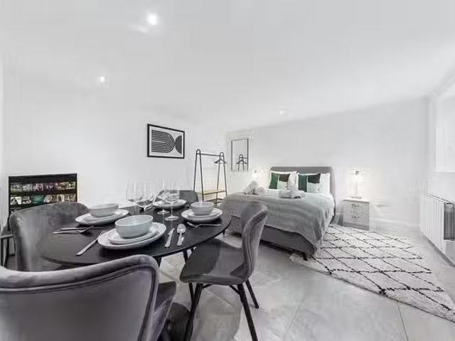 Just in! 1 BR Woodside Park Road, London