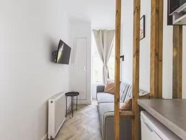 Cheap 1 BR Aberdeen Park