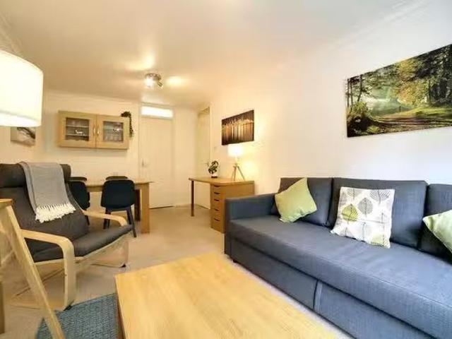 Nice 1 BR Bishop Way