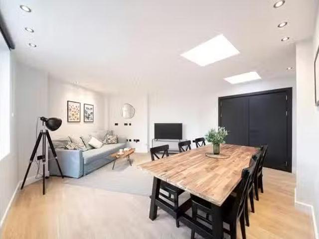 Unique 1 BR Caversham Road, London