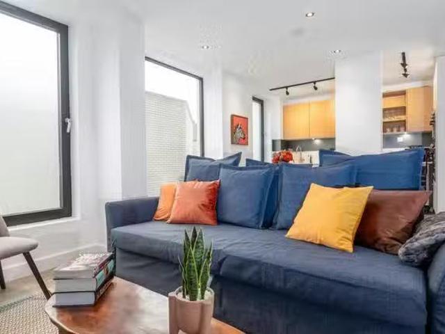 Deal! 1 BR Caversham Road, London