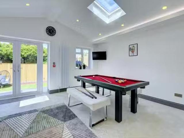 New 1 BR Cedar Road, London