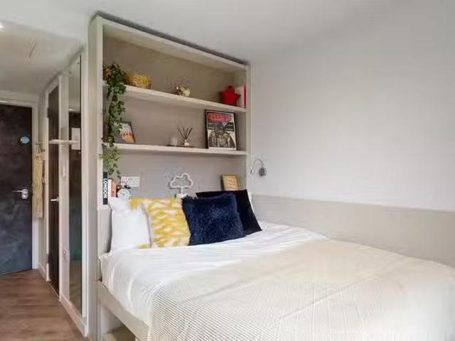 Cheap 1 BR Chapter Westminster Silver Studio