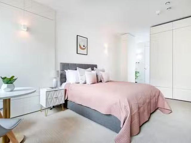 Deal! 1 BR Compact Studio