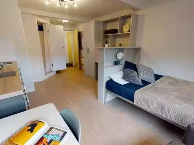 Charming 1 BR Copper En Suite Plus