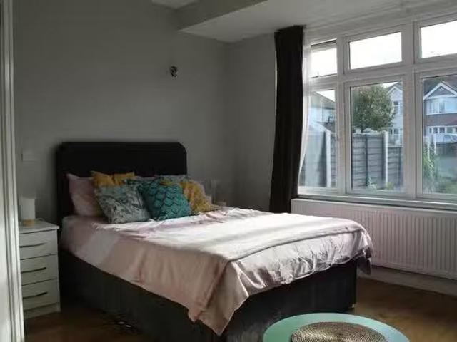 Cheap 1 BR Croydon Road, Croydon