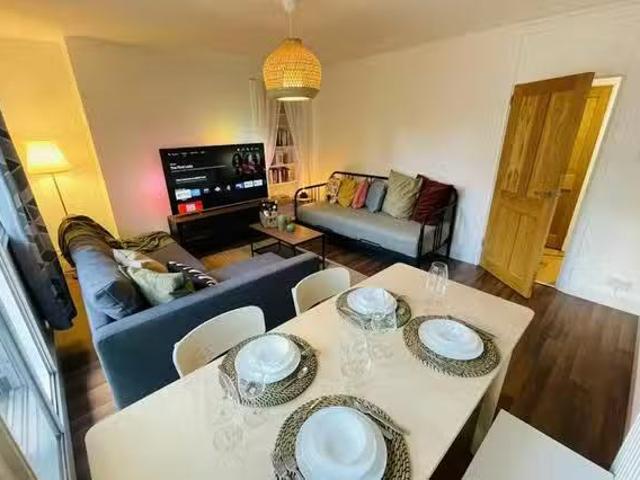 Nice 1 BR Dabin Crescent, London