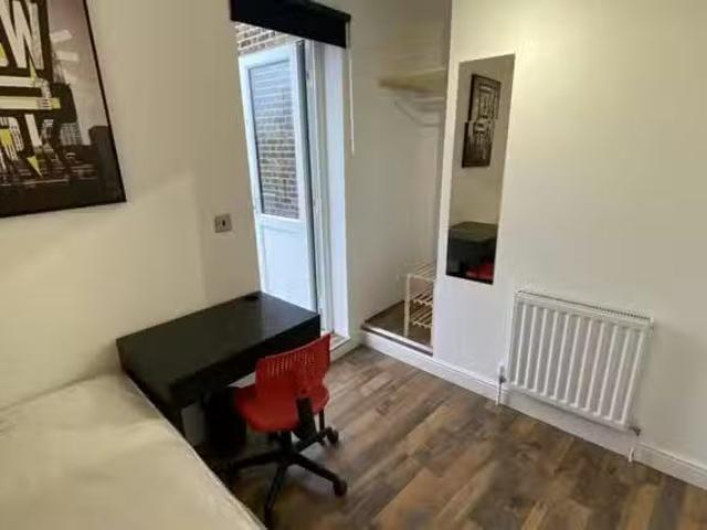 For Rent! 1 BR Denmark Road, London