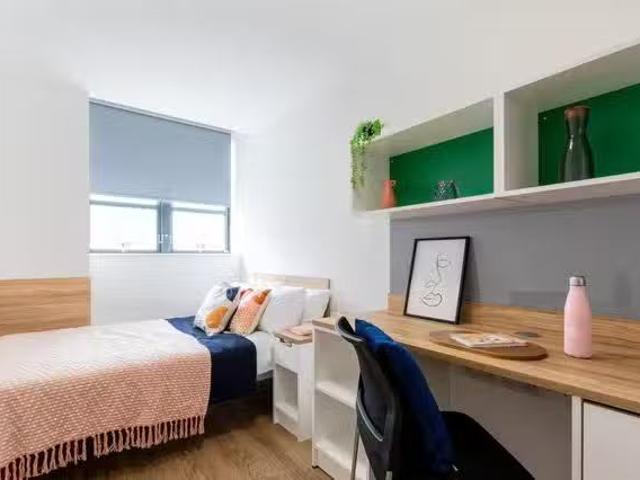 For Rent! 1 BR Dwell Manchester Student Village Bronze Non Ens.