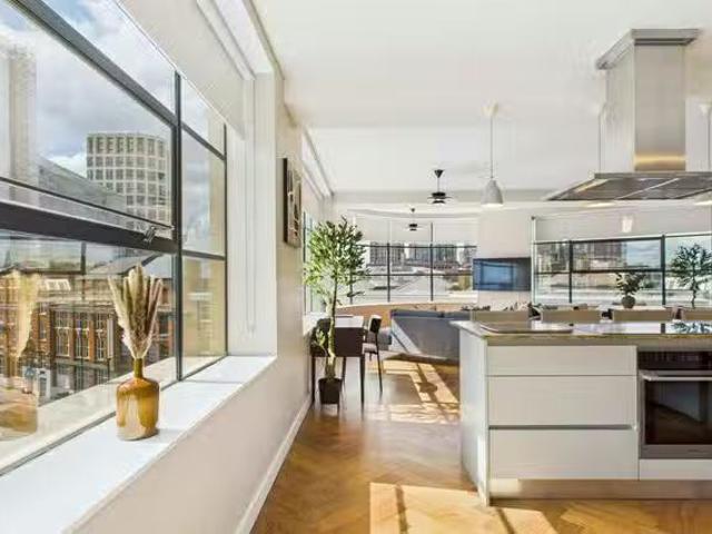 New 1 BR East Road, London