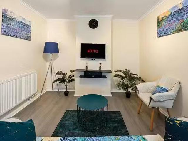 Unique 1 BR Felixstowe Road, London