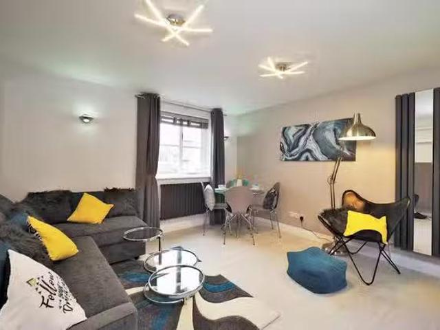 Deal! 1 BR High Street