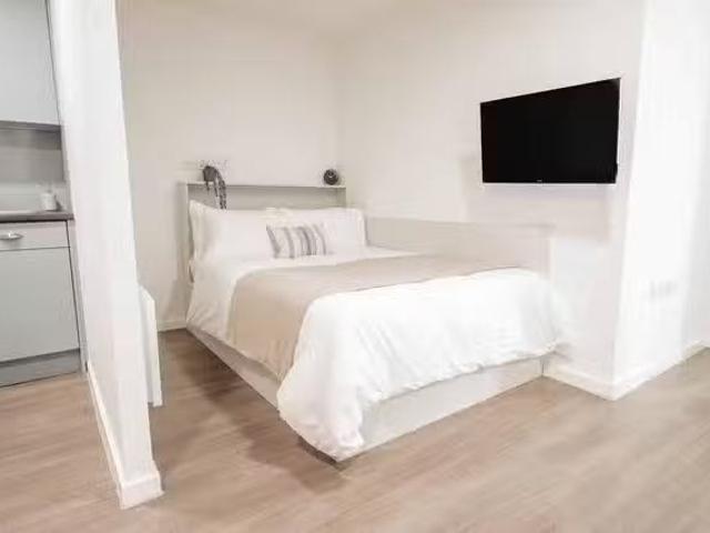 For Rent! 1 BR Market House Silver En Suite