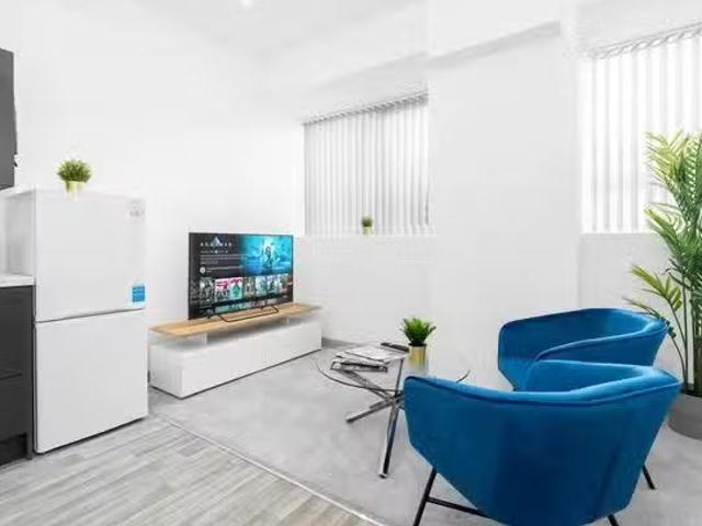 Nice 1 BR Oak Street, Brierley Hill