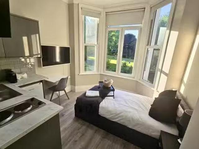 New 1 BR Philbeach Gardens, London