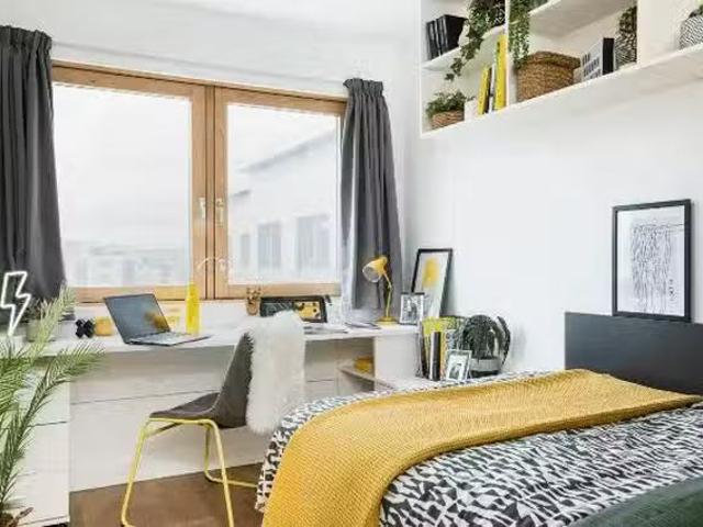 Just in! 1 BR Piccadilly Court Classic Ensuite