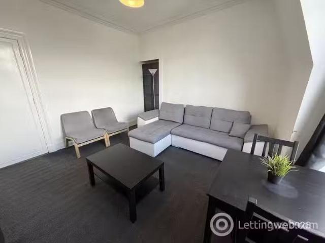 New 1 BR Property to rent in Menzies Road, Top Floor Left, Abe.
